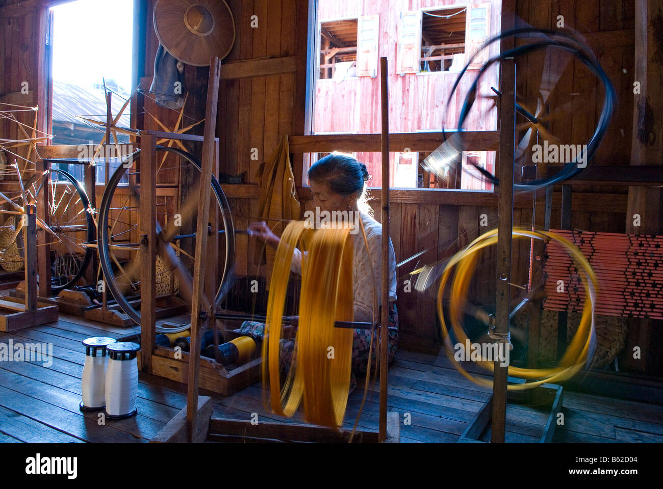 Old woman with spinning wheel hi-res stock photography and images - Alamy