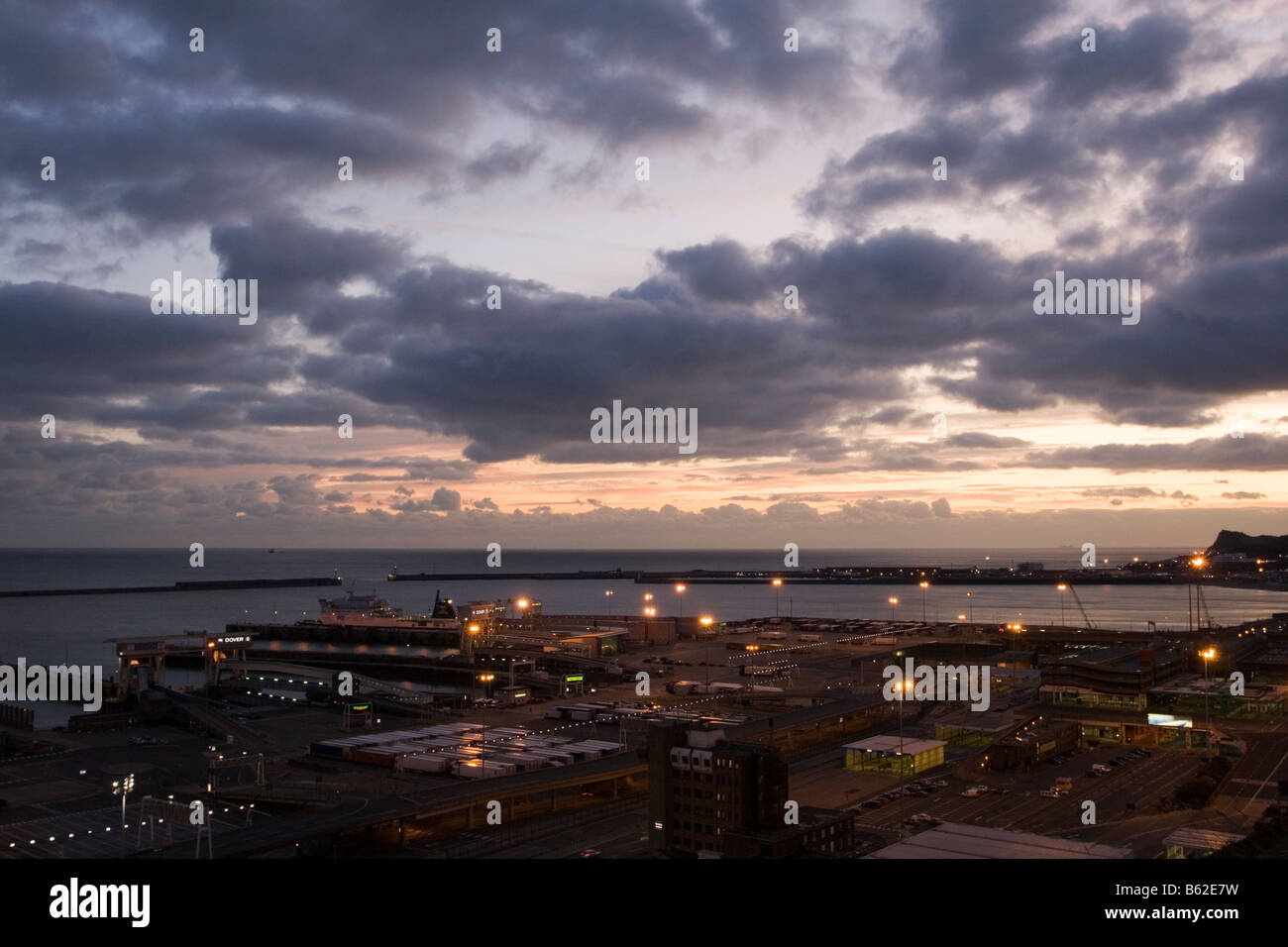Dover harbour wall hi-res stock photography and images - Alamy