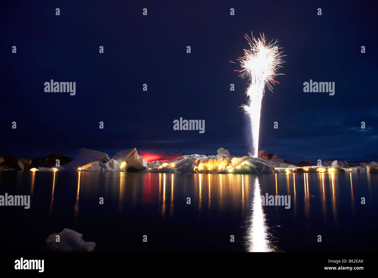 Fireworks over icebergs, Jokulsarlon Glacial Lagoon, Breidamerkurjokull ...