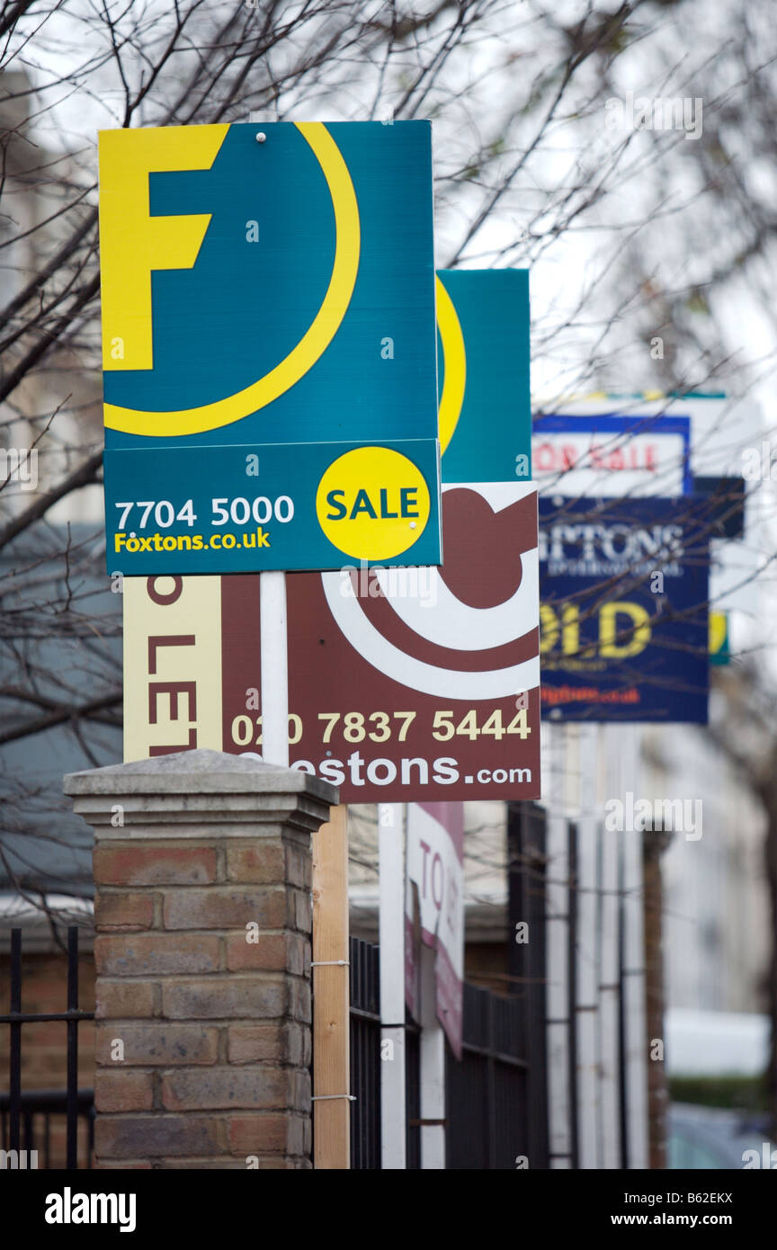 House for sale / let signs Stock Photo - Alamy