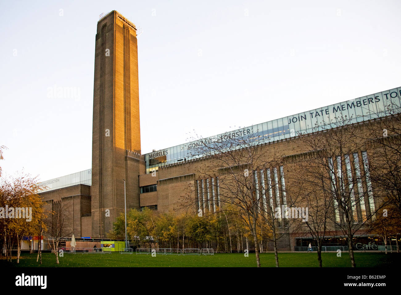 Tate modern museum hi-res stock photography and images - Alamy