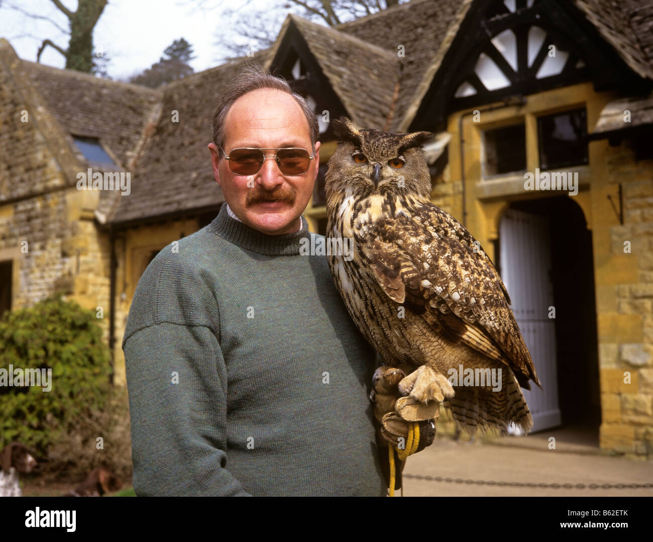 English falconry centre hi-res stock photography and images - Alamy