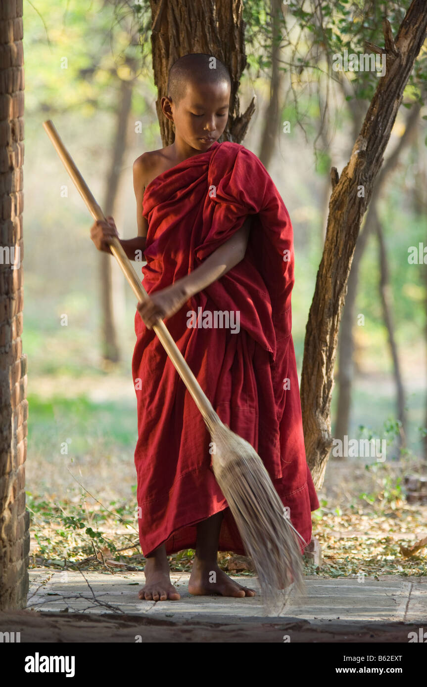 Buddhist boy monk hi-res stock photography and images - Alamy