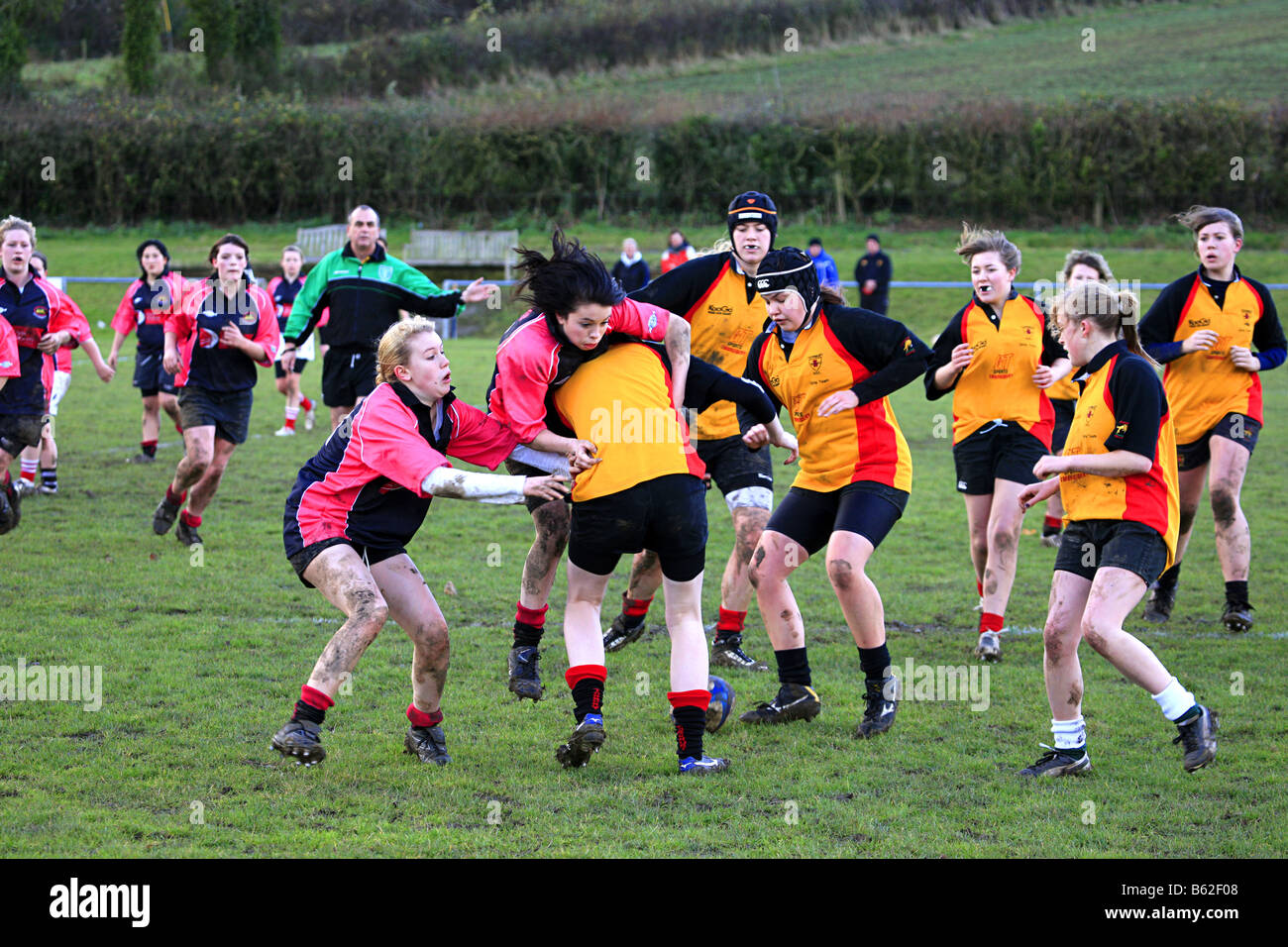 Teens playing rugby teenagers hi-res stock photography and images - Alamy