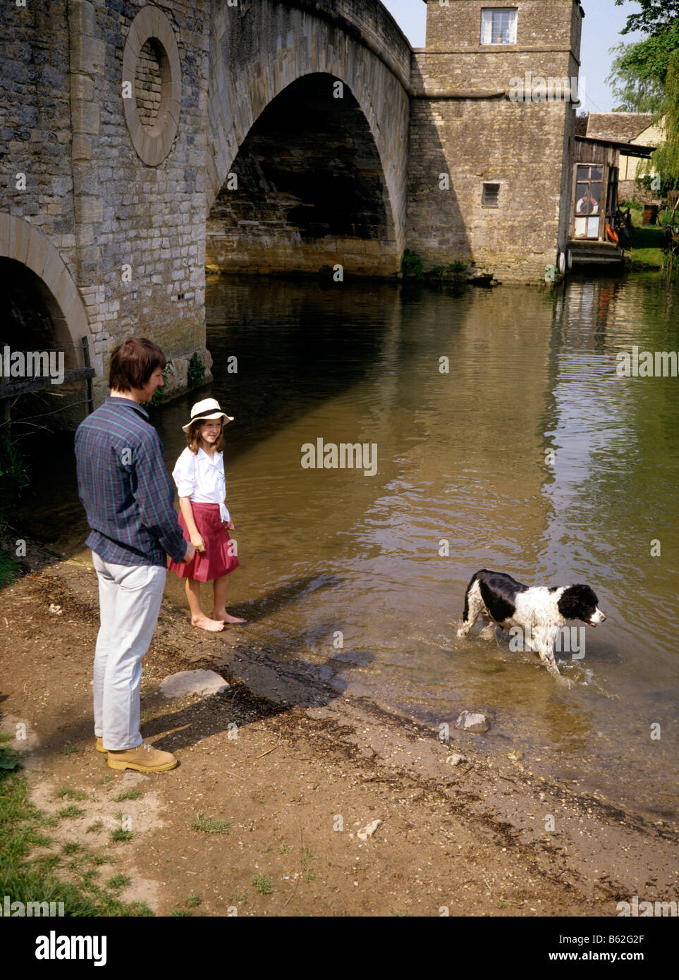 UK England Gloucestershire Lechlade Halfpenny Bridge over the River ...