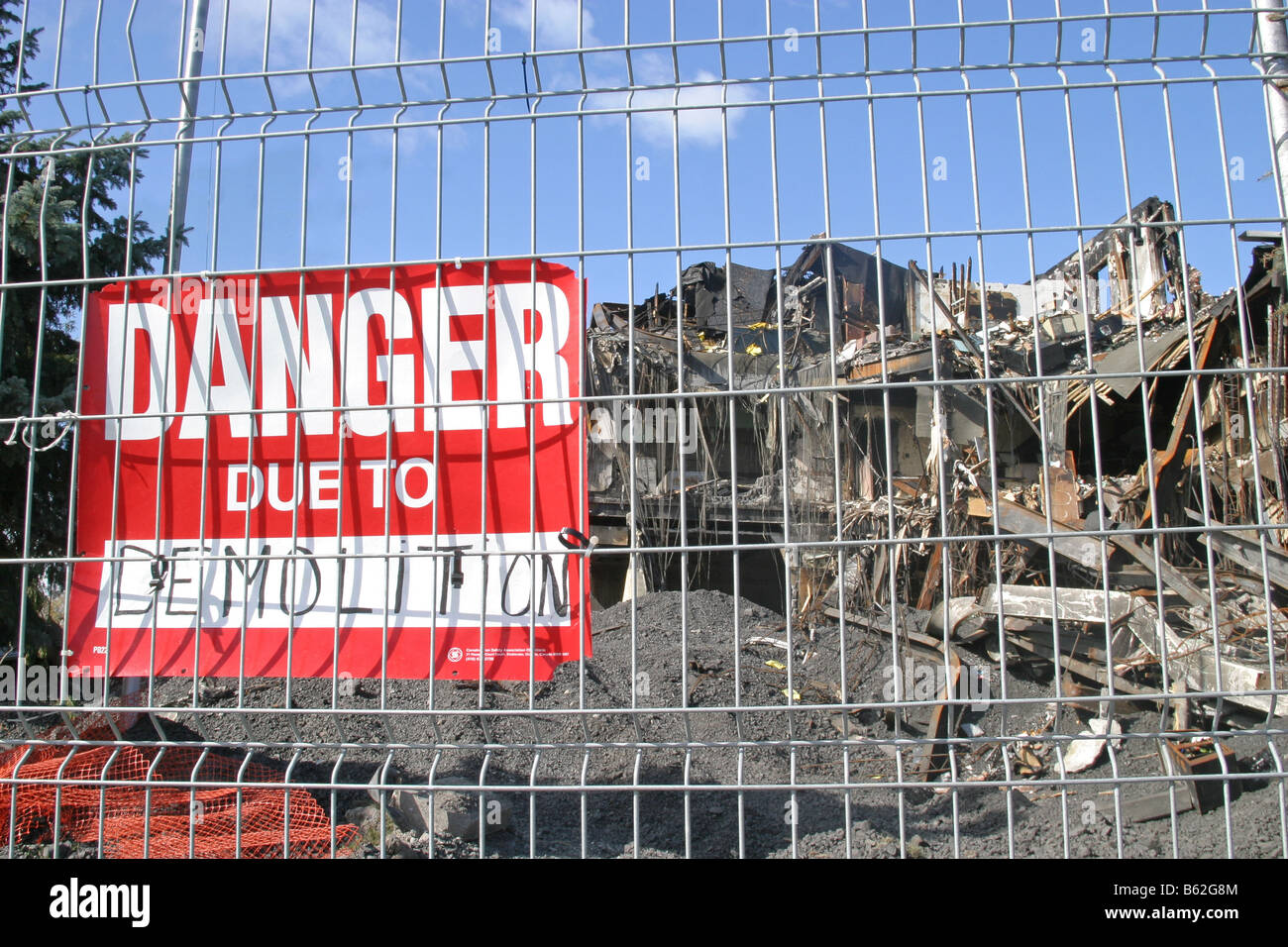 Demolition sign hi-res stock photography and images - Alamy