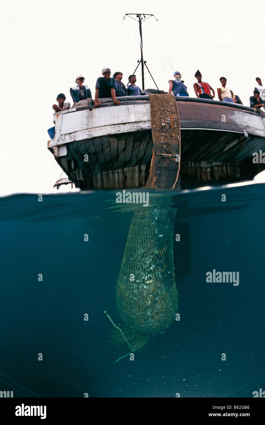 Fish net trawler catch hi-res stock photography and images - Alamy