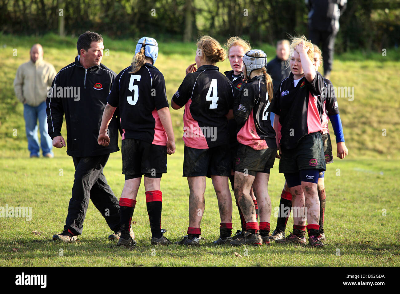 Teens playing rugby teenagers hi-res stock photography and images - Alamy