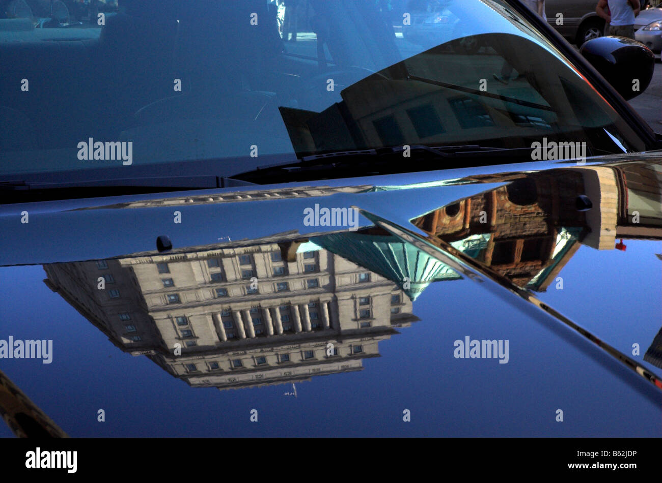 Montreal sun life building hi-res stock photography and images - Alamy