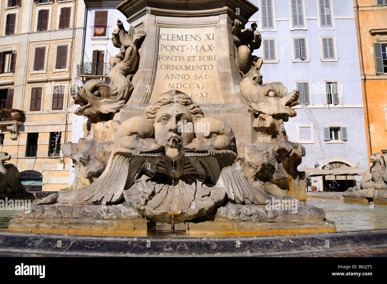 The fountain on the Piazza Rotunda in Rome Italy Stock Photo - Alamy