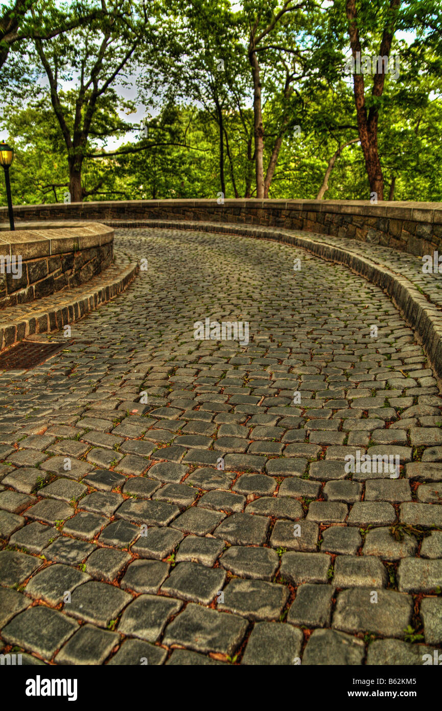 Cobblestone path hi-res stock photography and images - Alamy