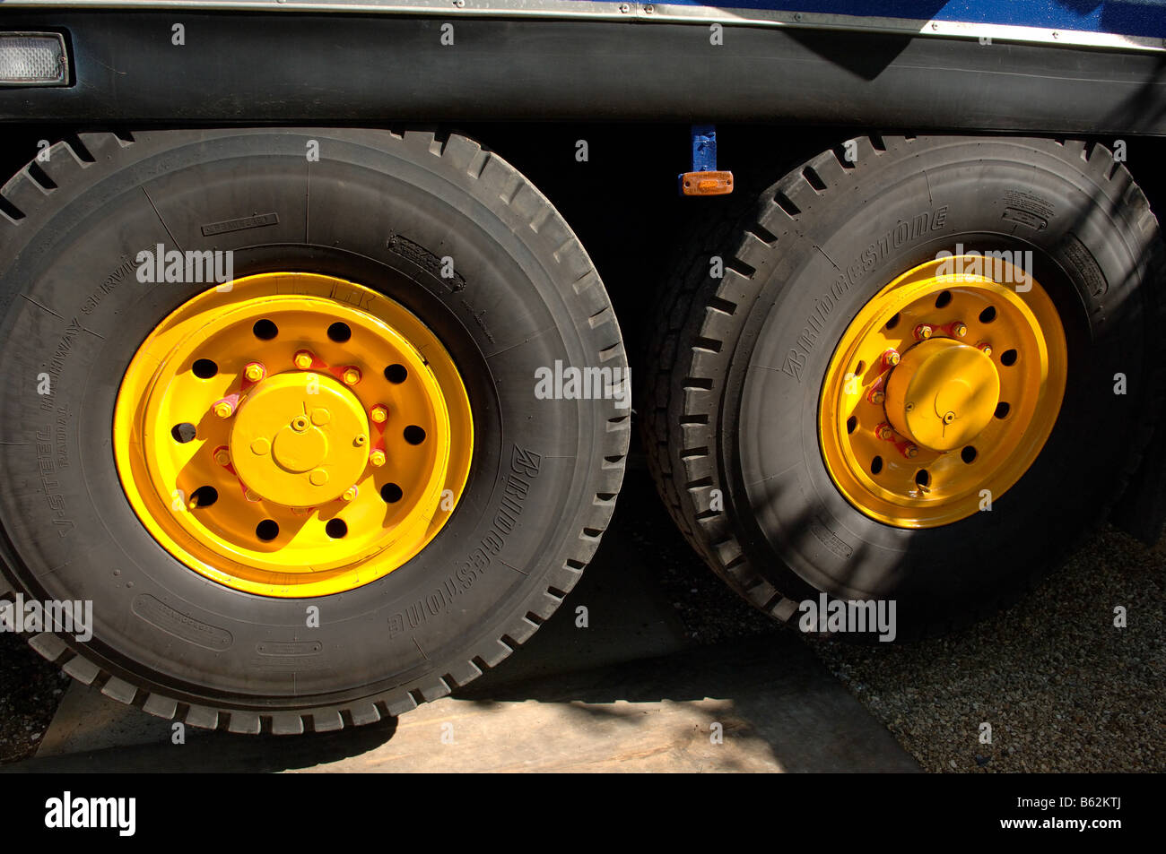 Alignment bolt hi-res stock photography and images - Alamy