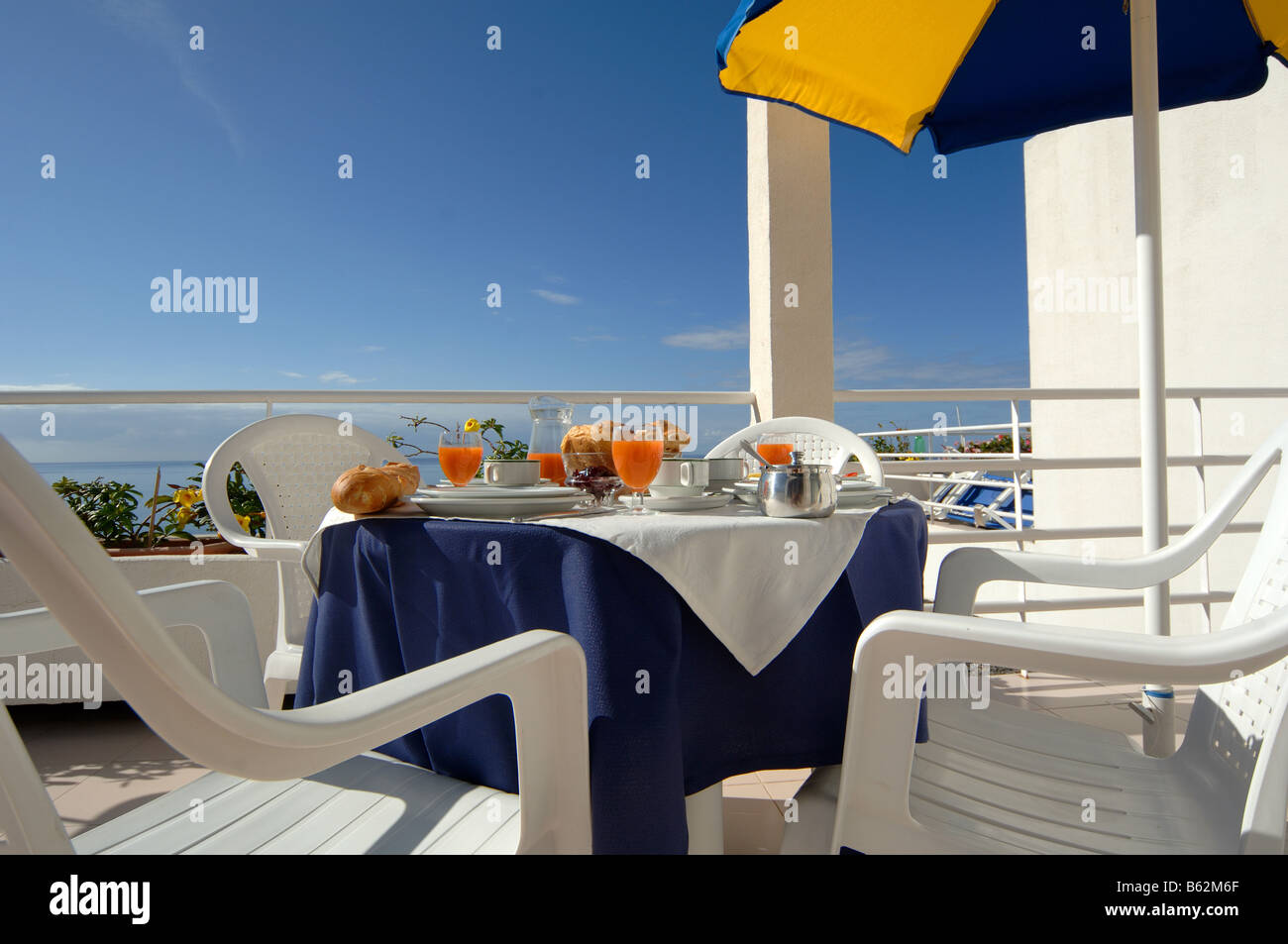 Breakfast table in sunshine Stock Photo - Alamy