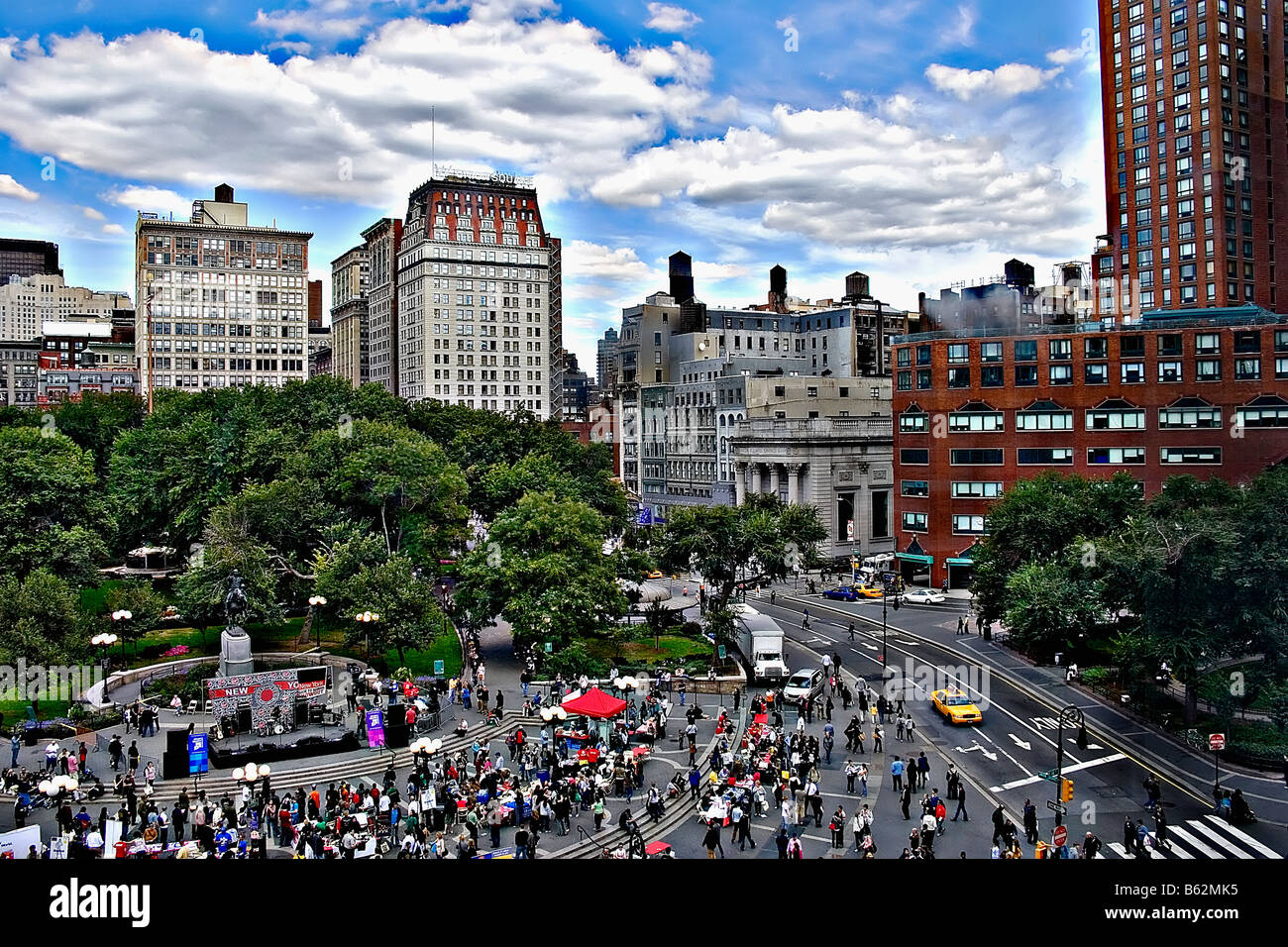 Crowd vehicle hi-res stock photography and images - Alamy