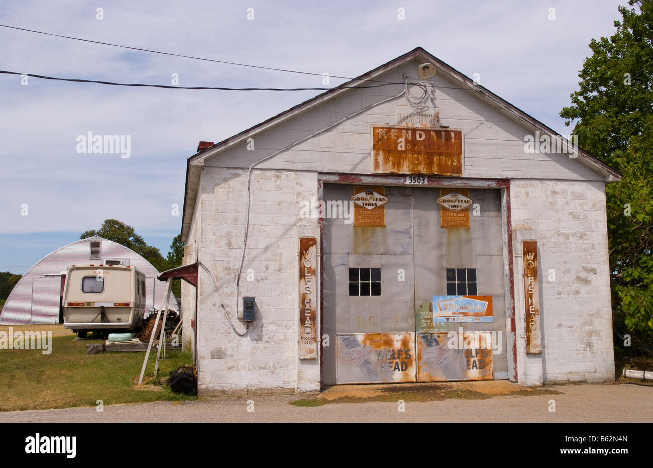 Beat up auto hi-res stock photography and images - Alamy