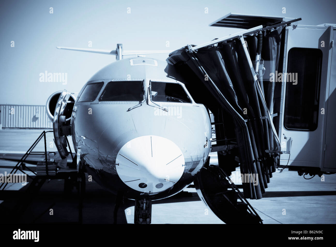 Passenger boarding bridge hi-res stock photography and images - Alamy Passenger boarding bridge hi-res stock photography and images - Alamy