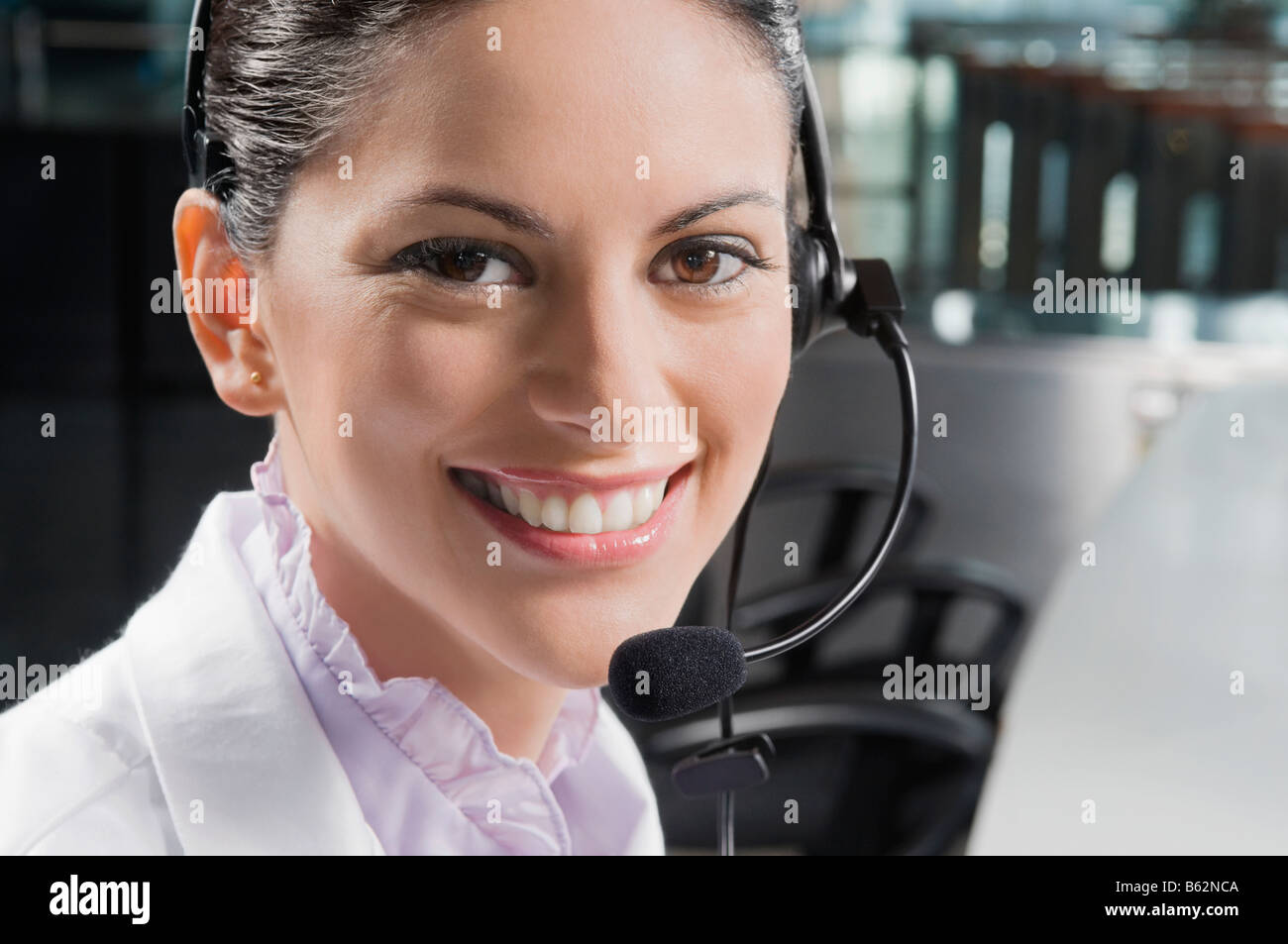 Call centre workers smiling hi-res stock photography and images - Alamy