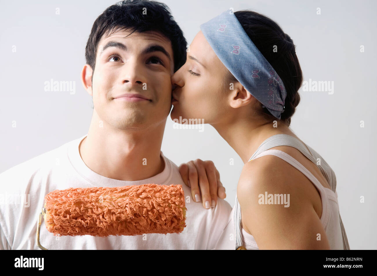 Side profile of a young woman kissing a young man Stock Photo - Alamy