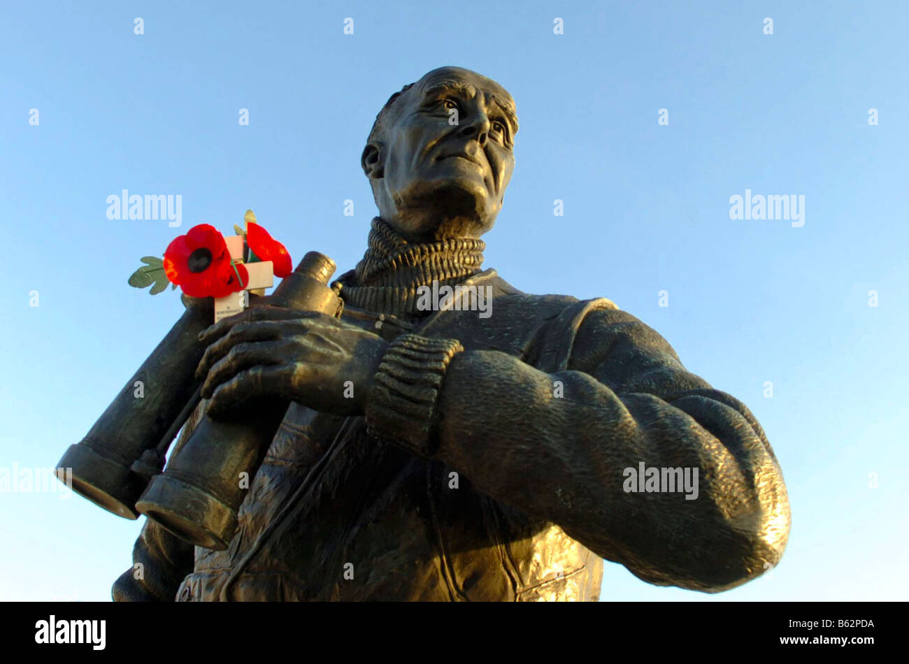 Captain Johnny Walker statue on Liverpool pierhead with poppy.river ...
