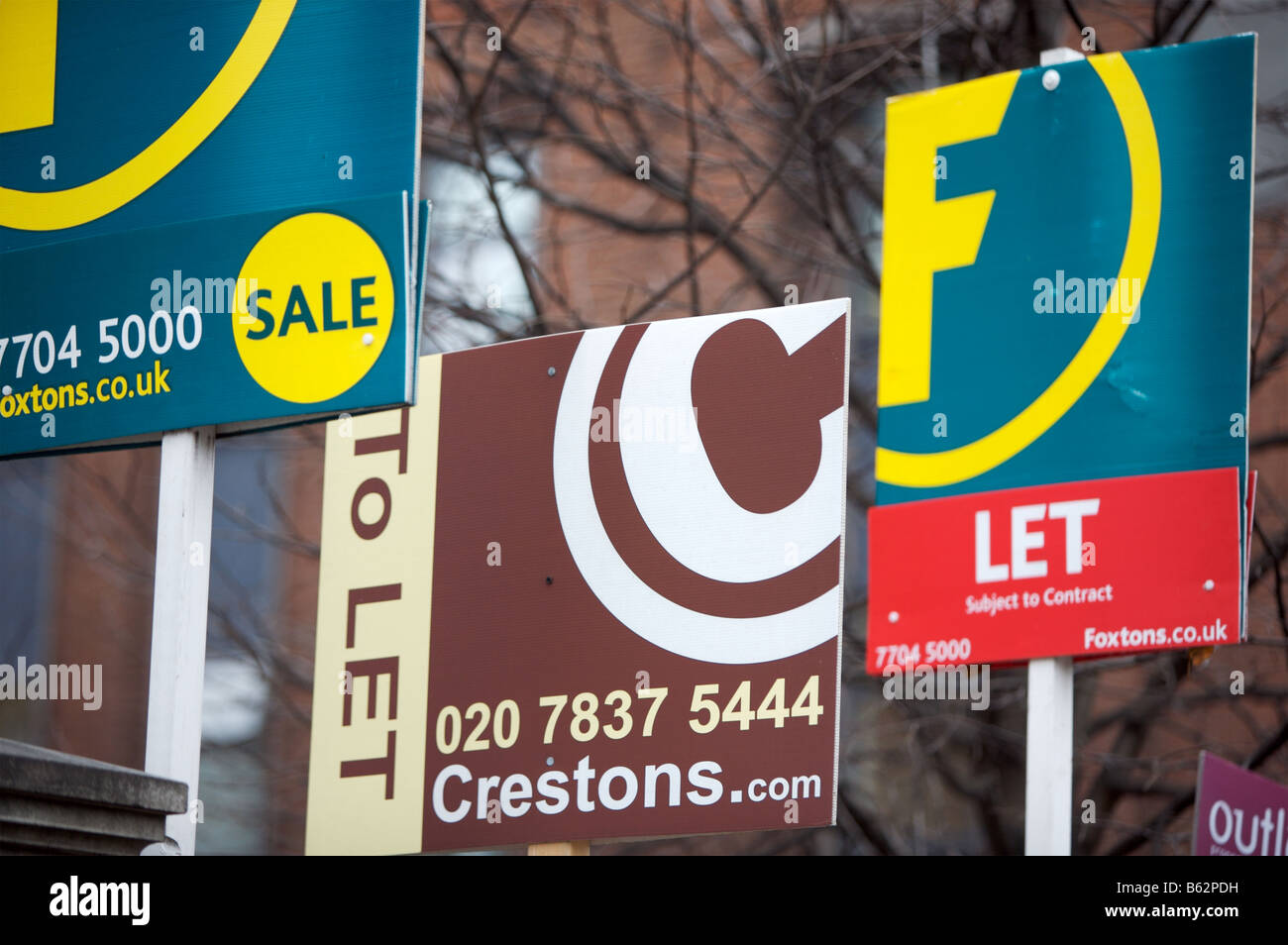 House sales sign board hi-res stock photography and images - Alamy