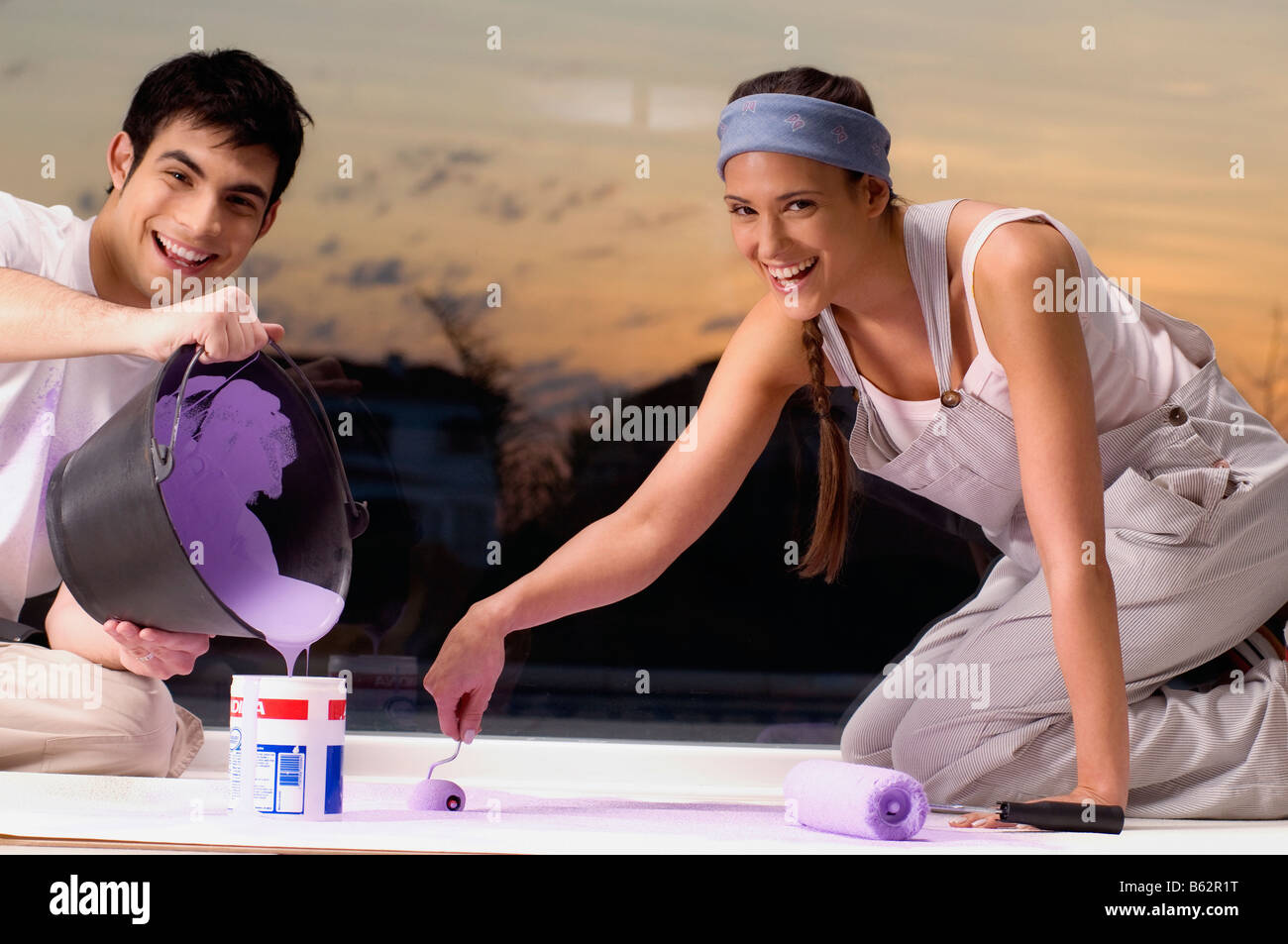 Young couple mixing colors and smiling Stock Photo - Alamy