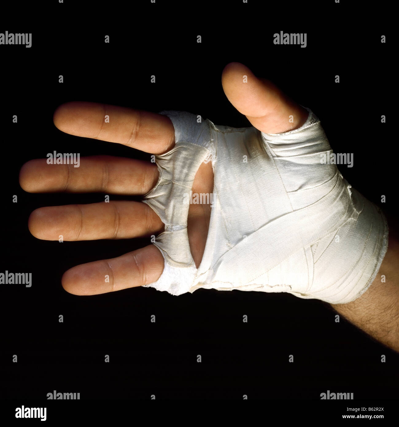 Bandaged up hi-res stock photography and images - Alamy