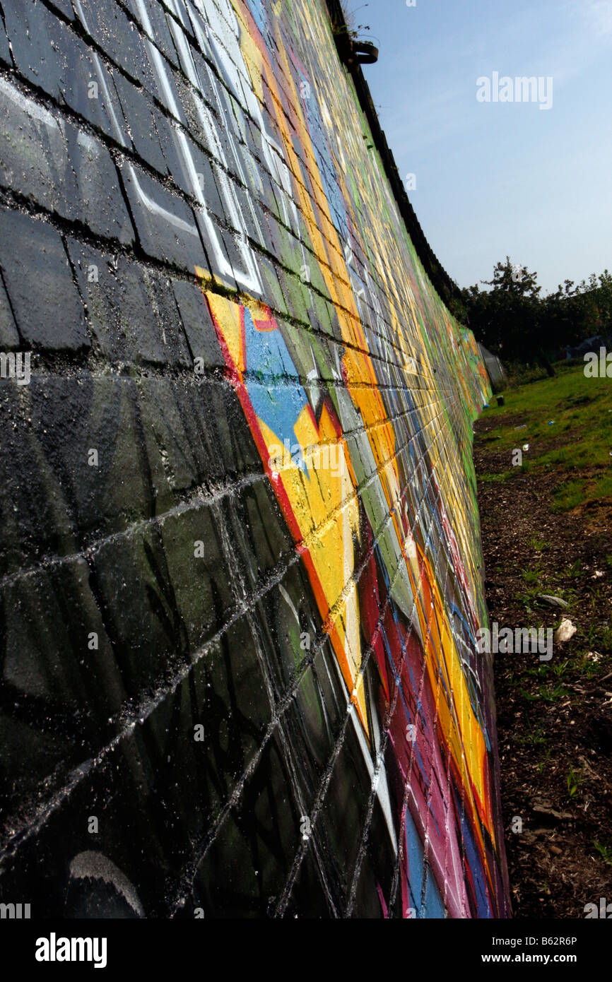 brick painting spray paint train commuter valley graffiti on the wall ...