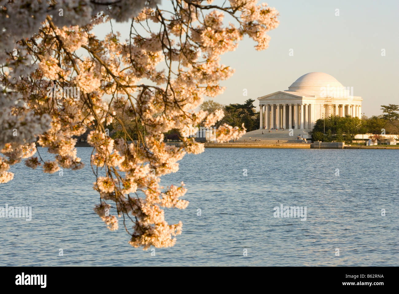 Memorial at the waterfront, Jefferson Memorial, Potomac River, West ...