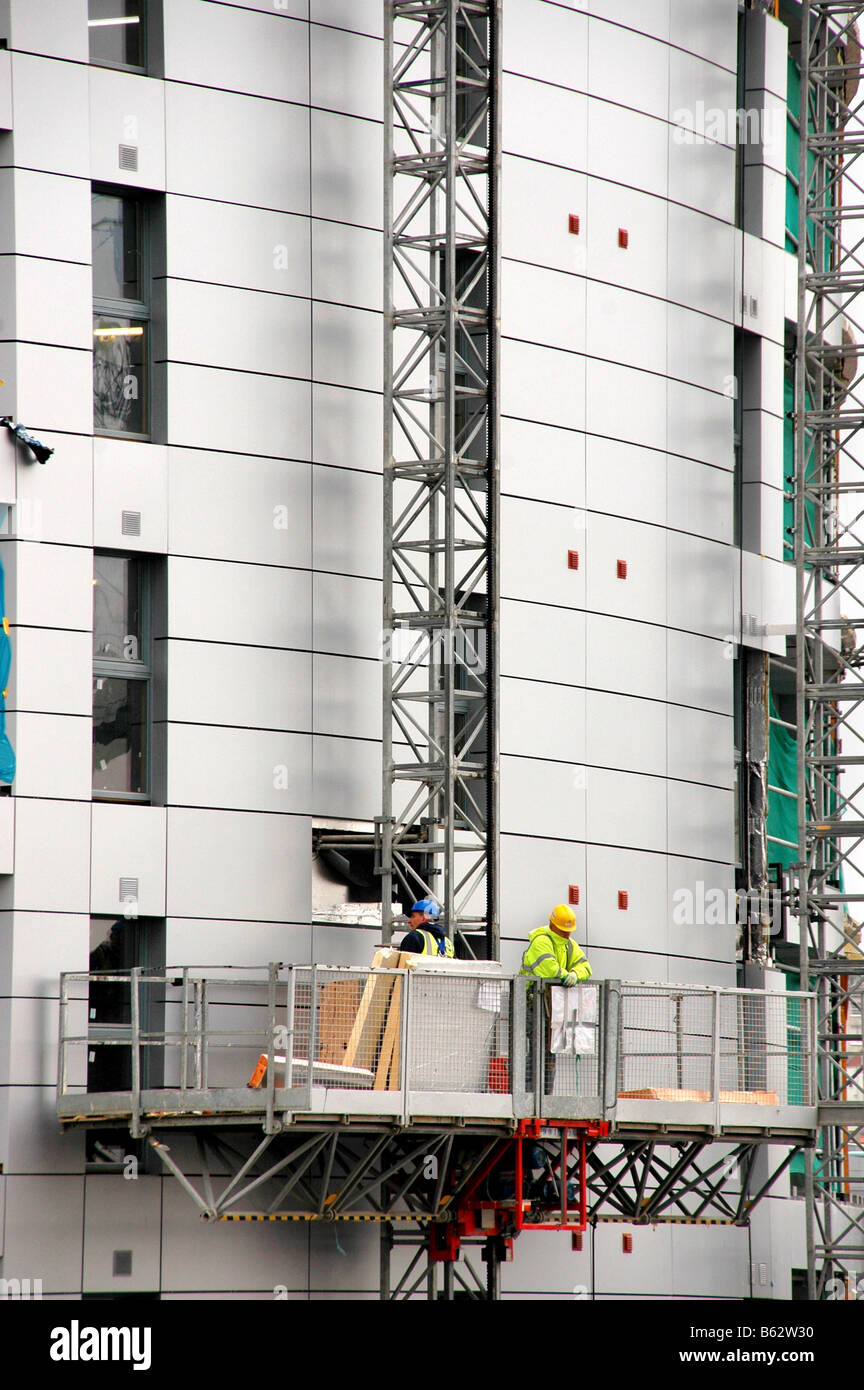 Scaffolding workers hi-res stock photography and images - Alamy
