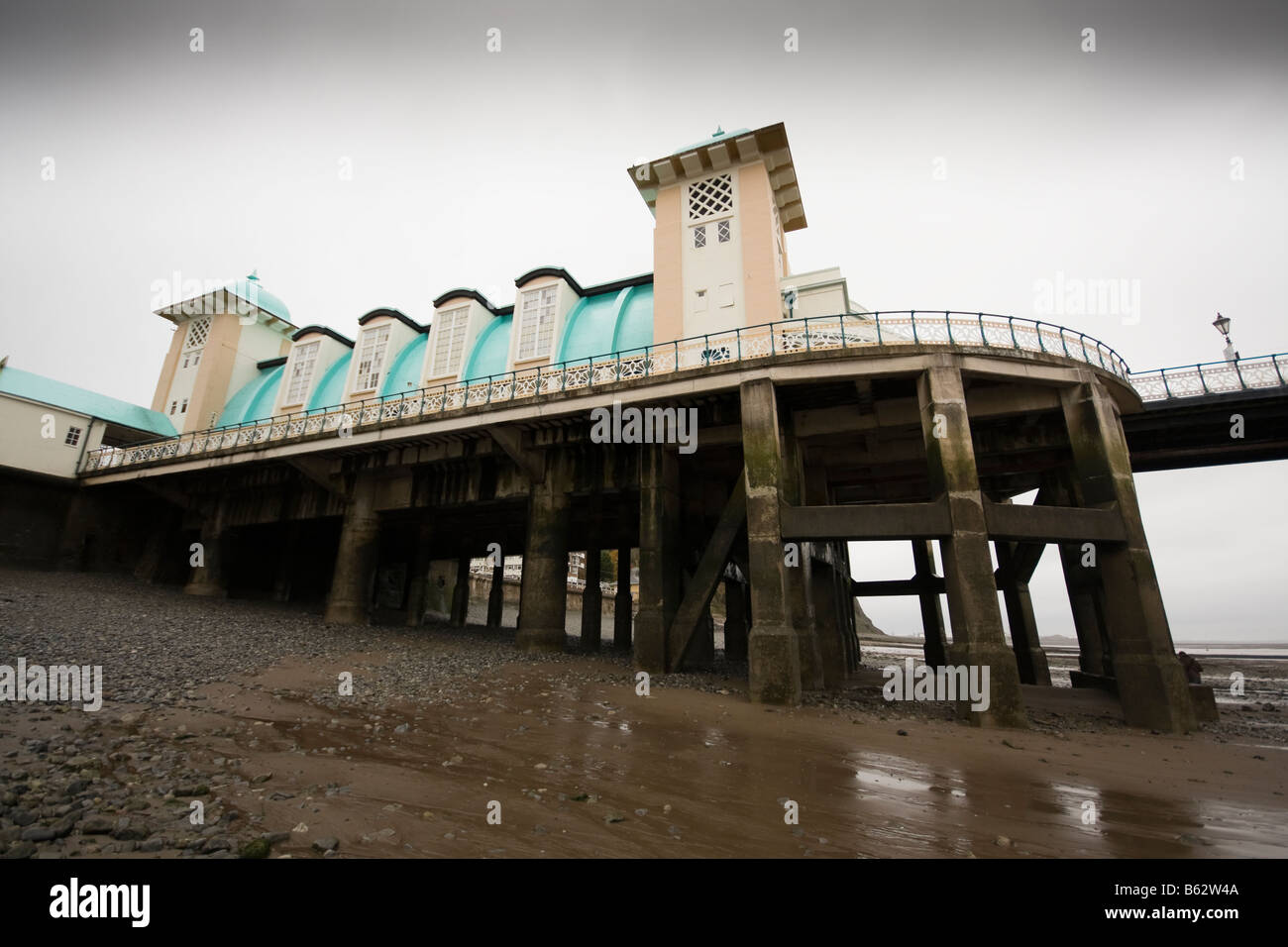 Cardiff bay beach hi-res stock photography and images - Alamy