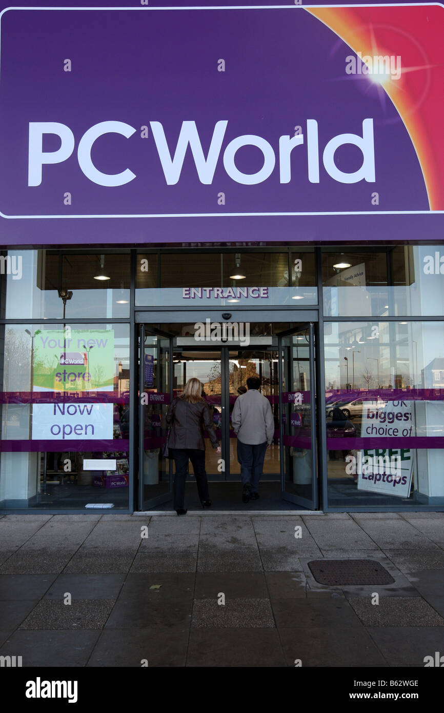 Pc world computer store sign hi-res stock photography and images - Alamy