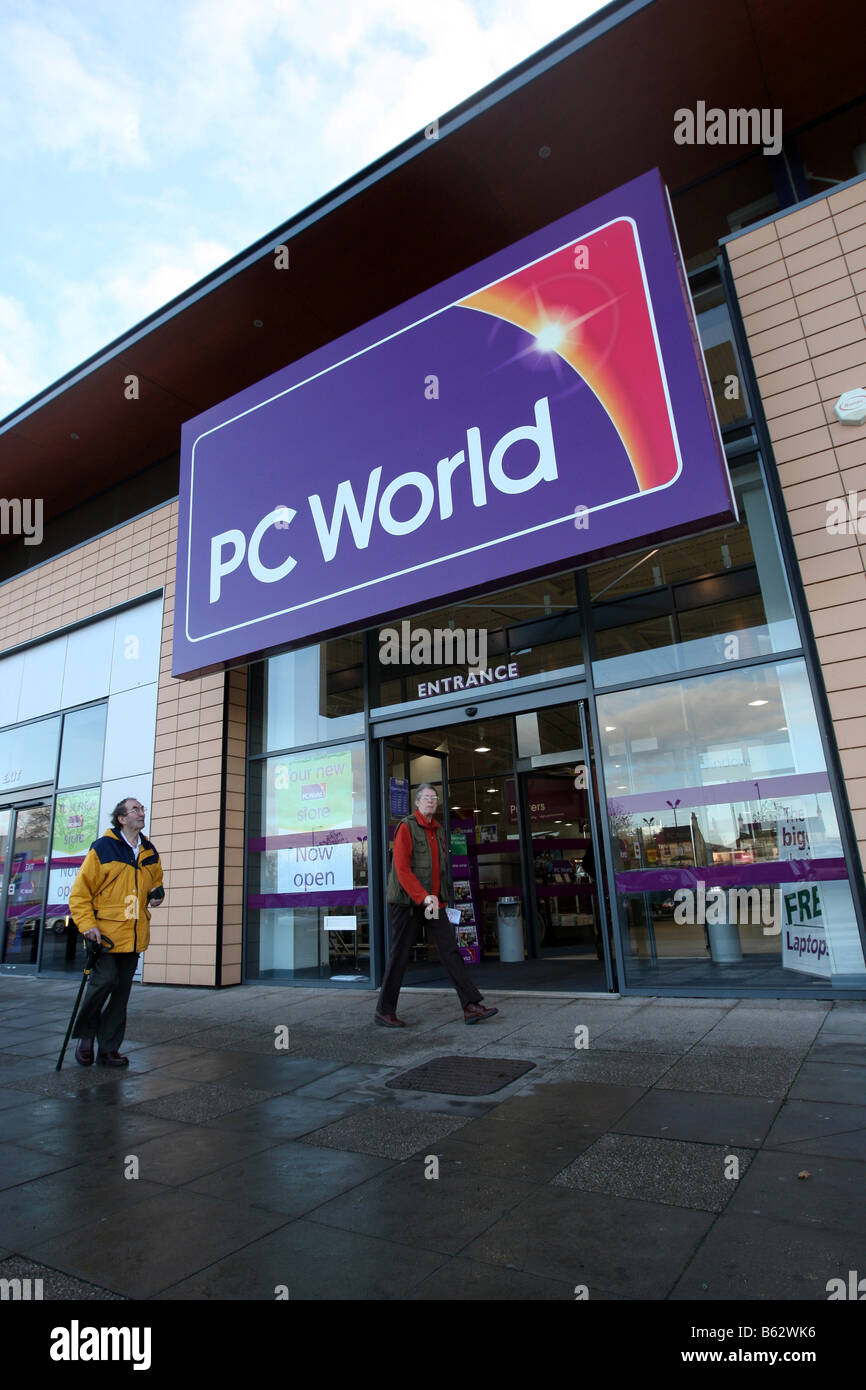 Pc World Store Staff High Resolution Stock Photography and Images - Alamy