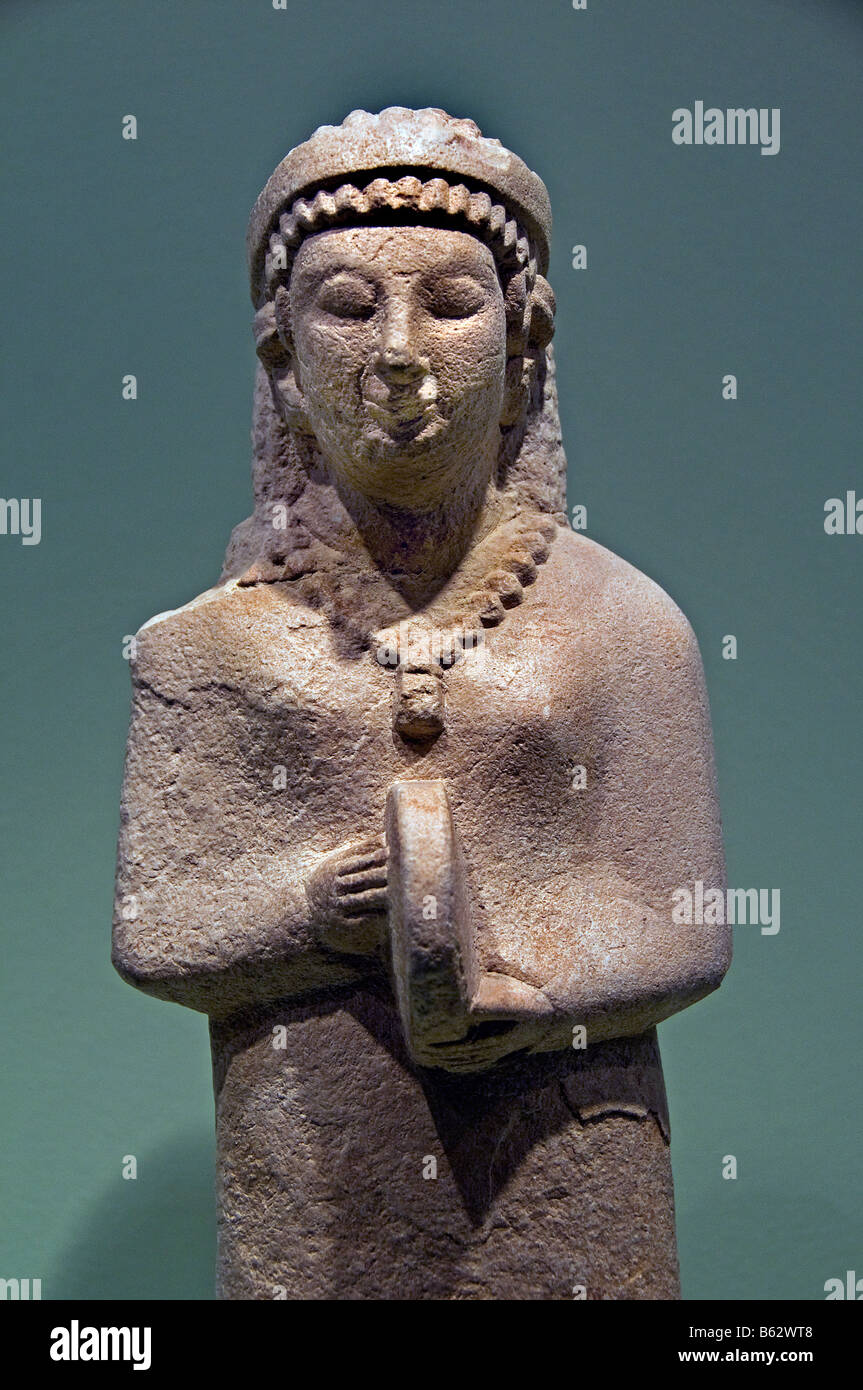 Ancient greek archaic statuette hi-res stock photography and images - Alamy