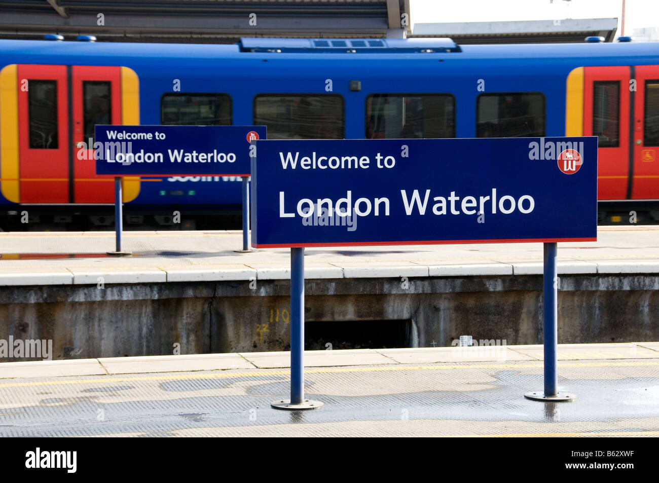 Waterloo train station sign hi-res stock photography and images - Alamy