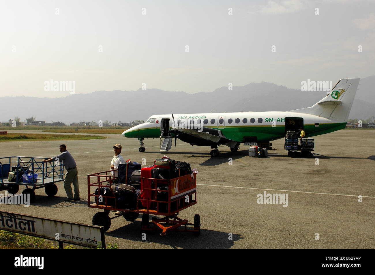 Yeti airlines hi-res stock photography and images - Alamy