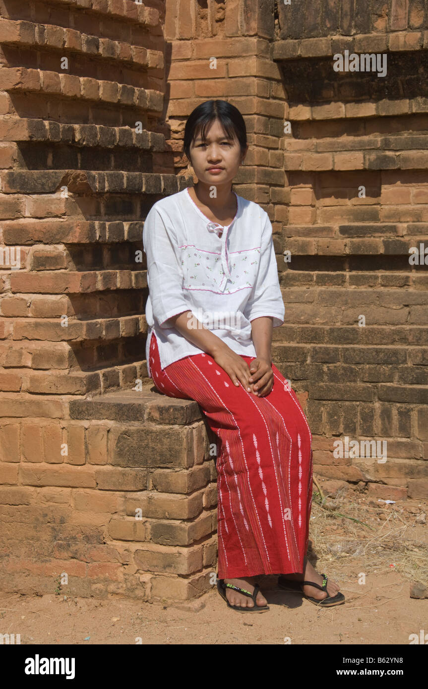 Female burmese hi-res stock photography and images - Alamy