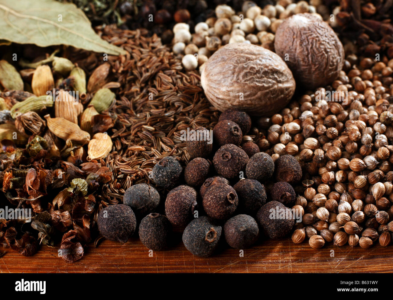 Mix spice background with bay leaf closeup Stock Photo - Alamy