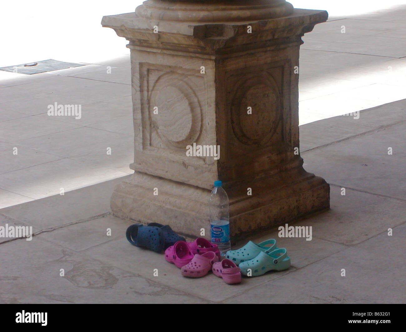 crocs and water at Saladin's Mosque Cairo Stock Photo - Alamy