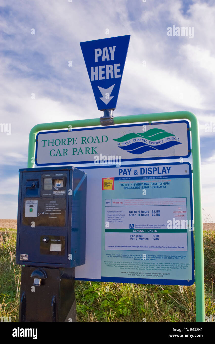 Pay & Display ticket machine at uk car park near beach Stock Photo - Alamy