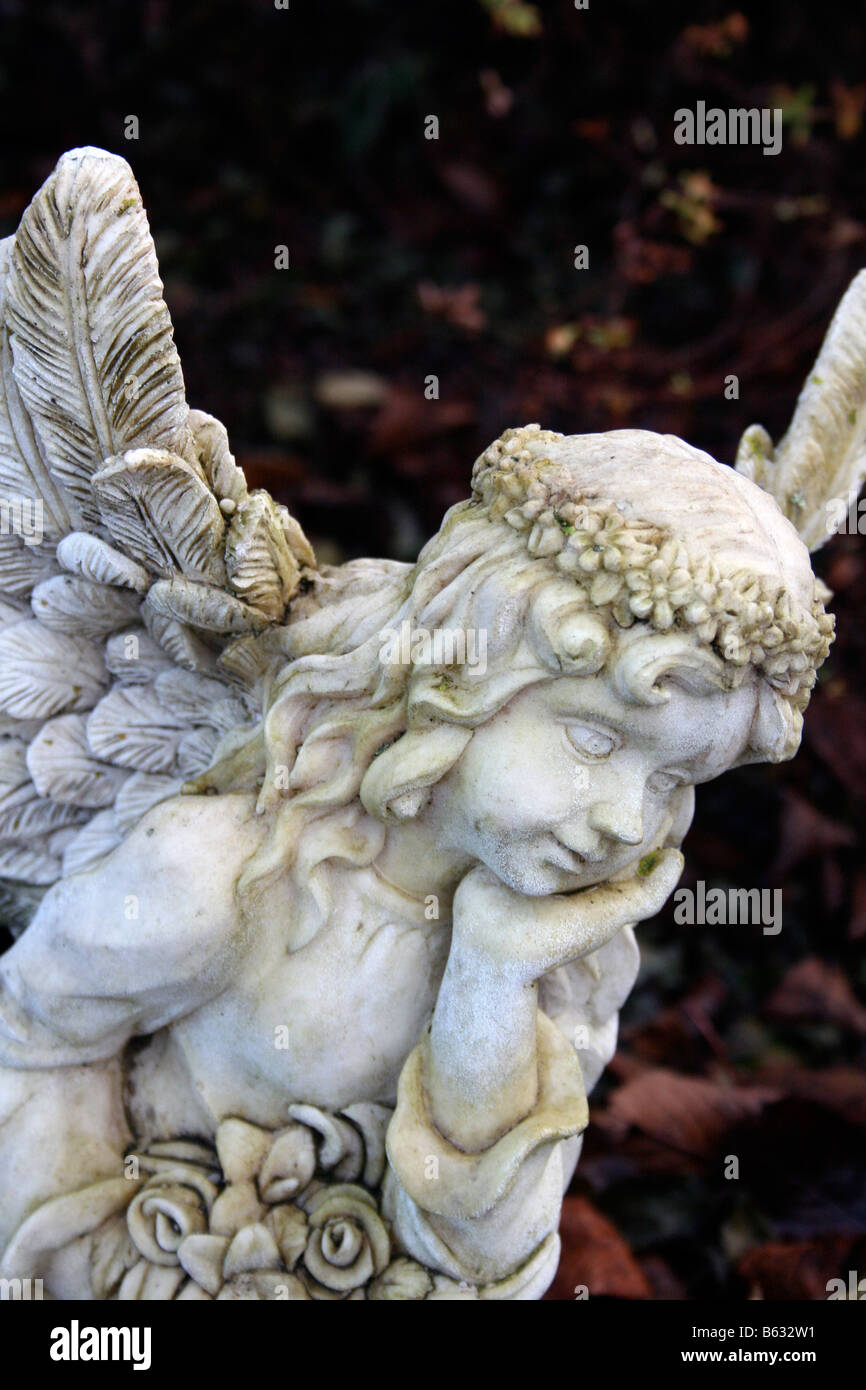 Angel statue hi-res stock photography and images - Alamy