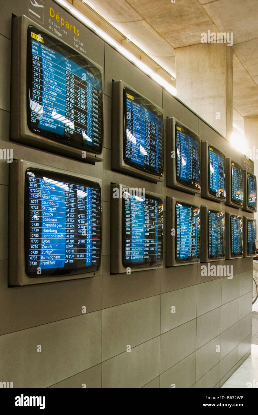 Arrival departure screens in airport hi-res stock photography and ...