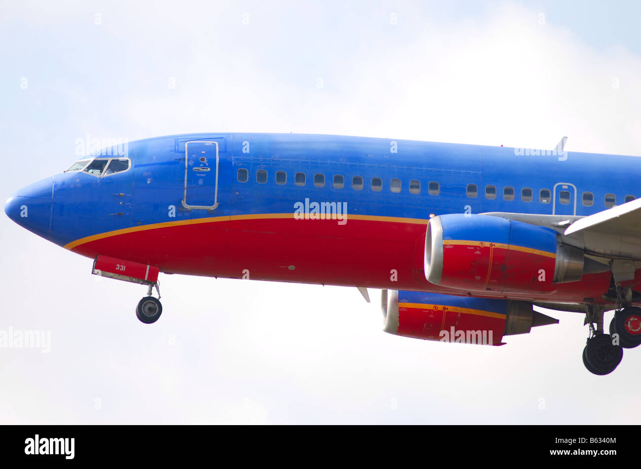 Side view 737 hi-res stock photography and images - Alamy