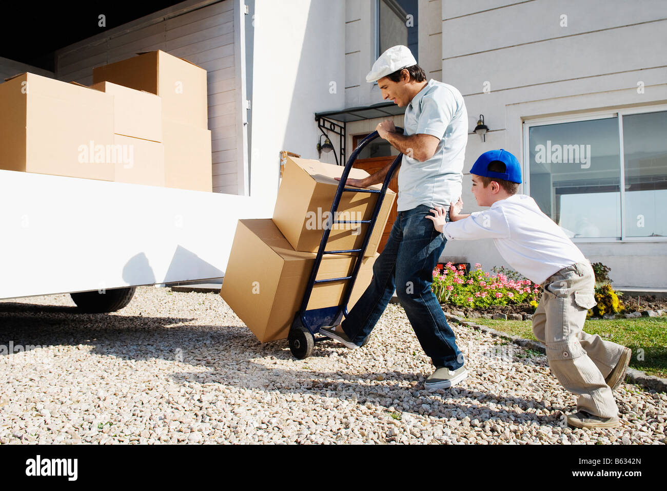 Push cart hi-res stock photography and images - Alamy