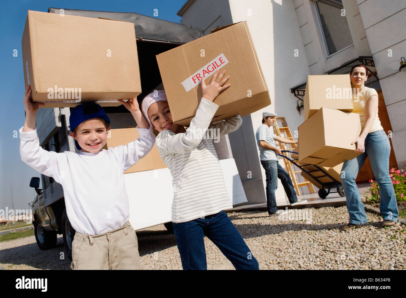 Truck loading boxes hi-res stock photography and images - Alamy