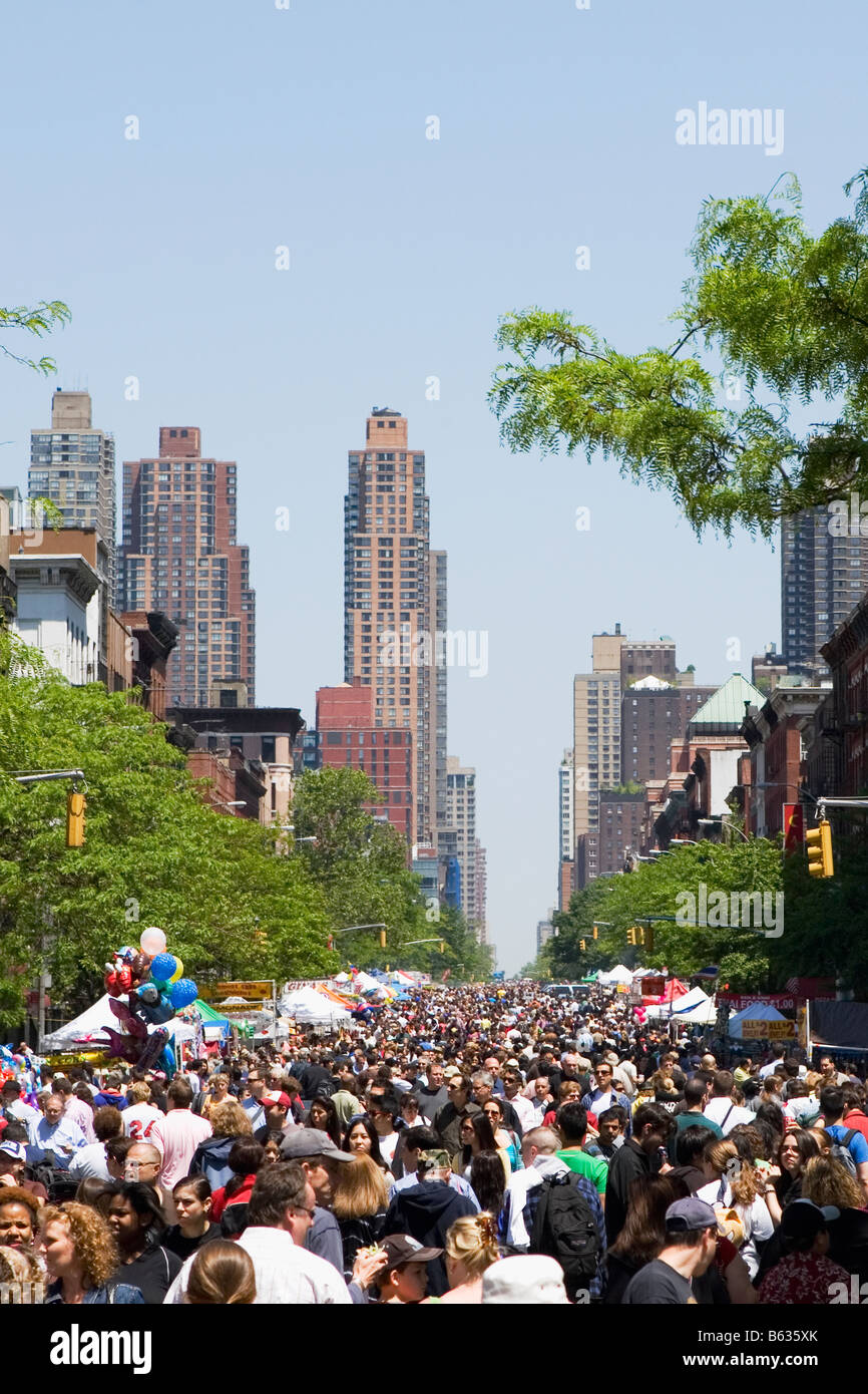 Crowd new york city street hi-res stock photography and images - Alamy