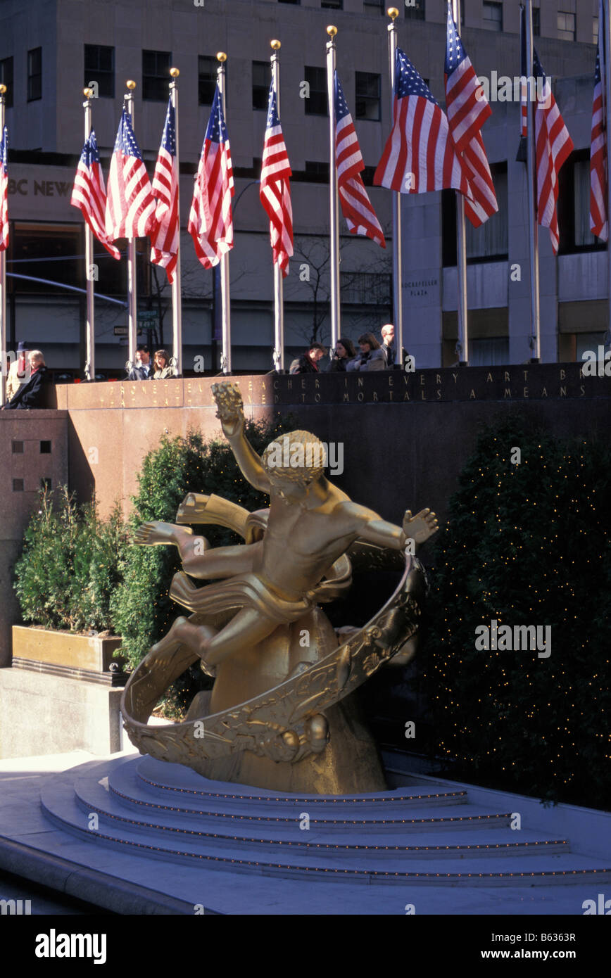 Prometheus statue in Rockefeller Center Stock Photo - Alamy