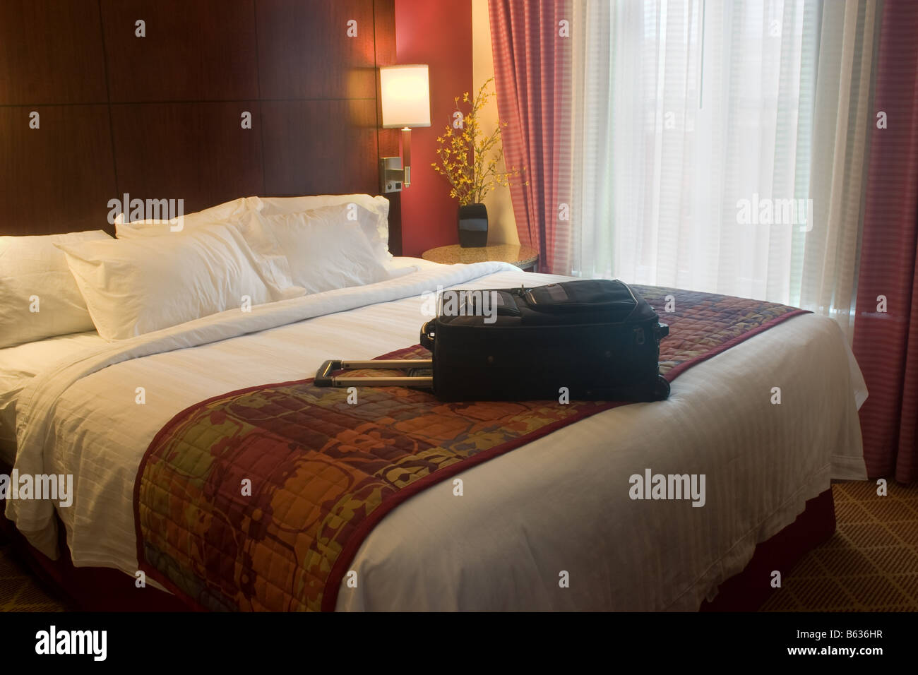 Suitcase on the bed hi-res stock photography and images - Alamy