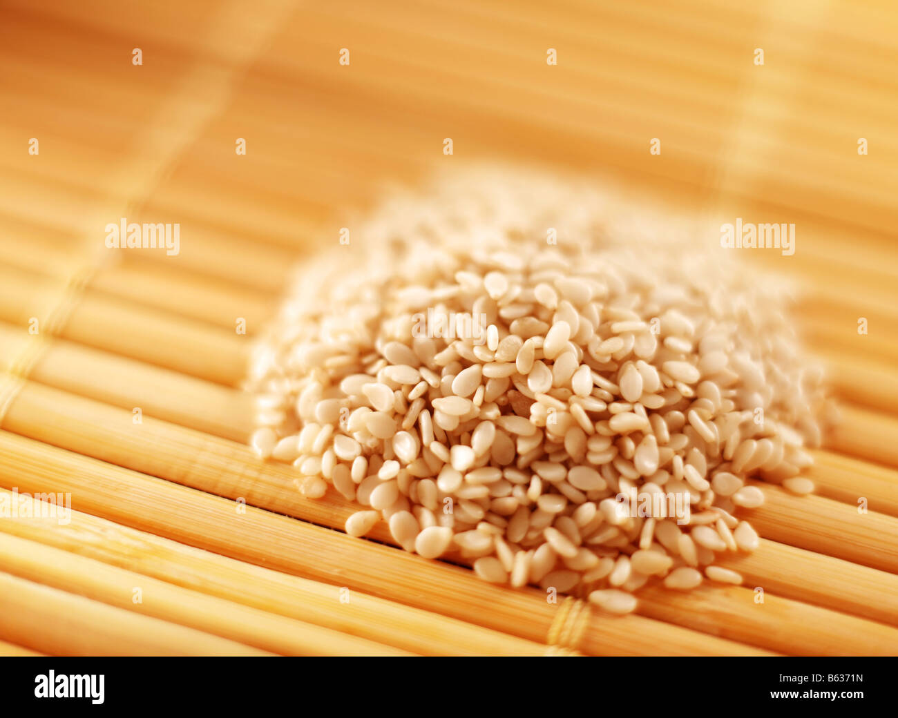 Raw sesame seed hi-res stock photography and images - Alamy