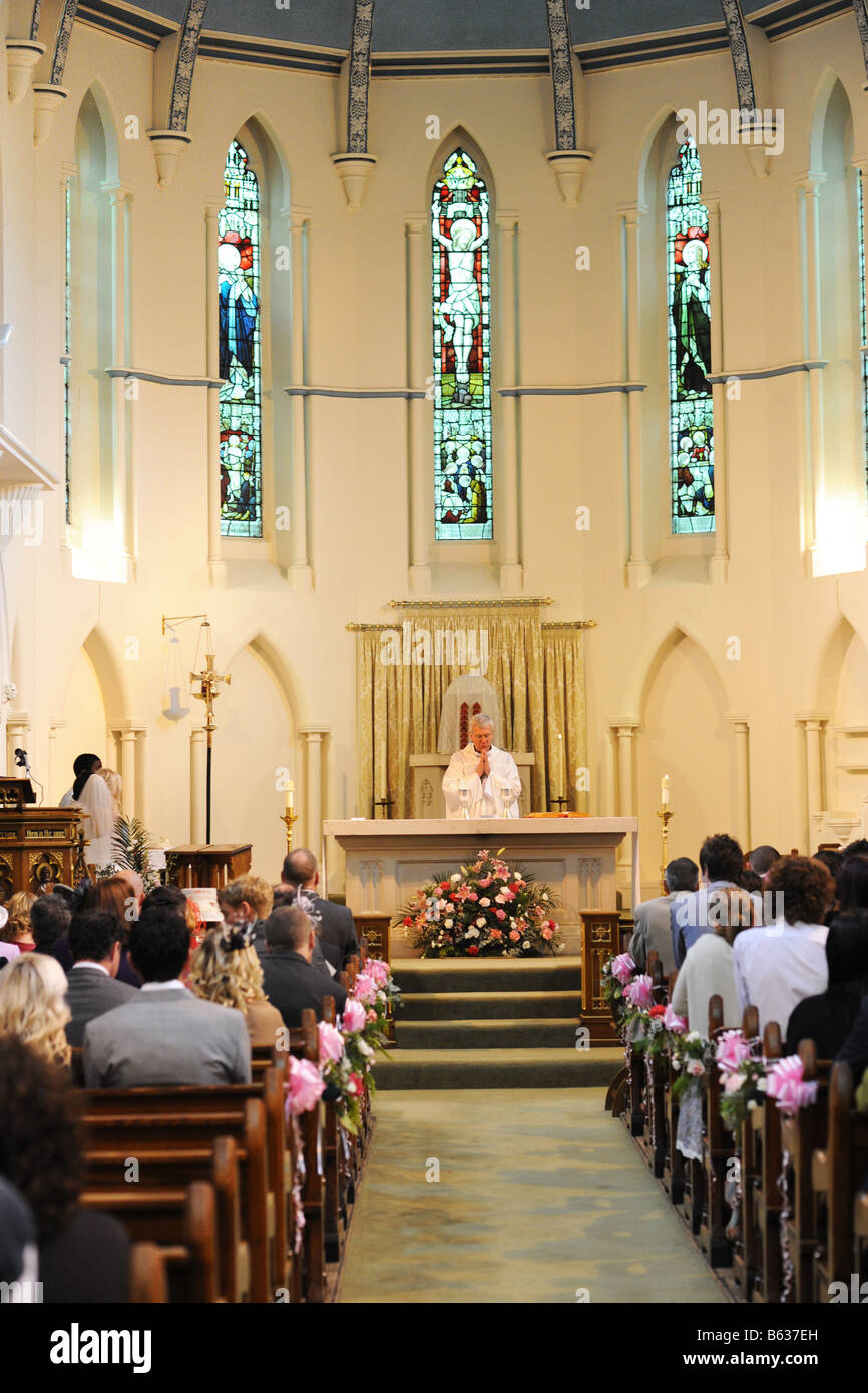 Catholic wedding priest hi-res stock photography and images - Alamy