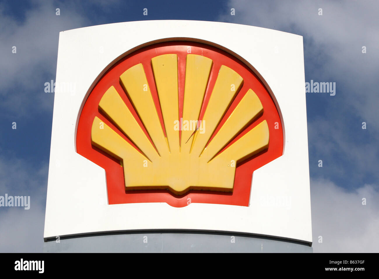 Shell petrol hi-res stock photography and images - Alamy